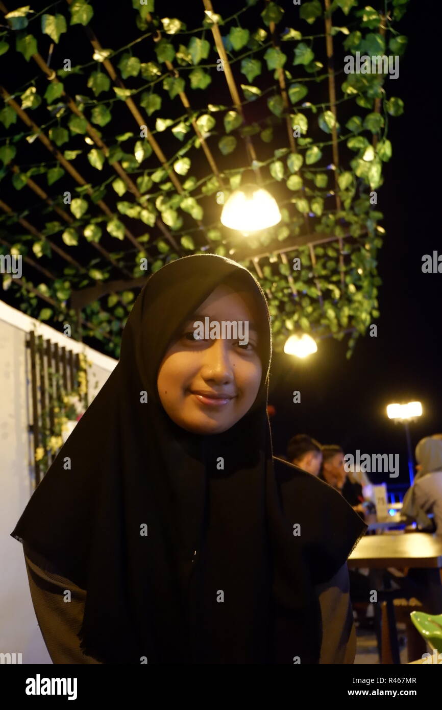 Femme Indonésienne Portant Le Hijab Banque De Photographies Et Dimages