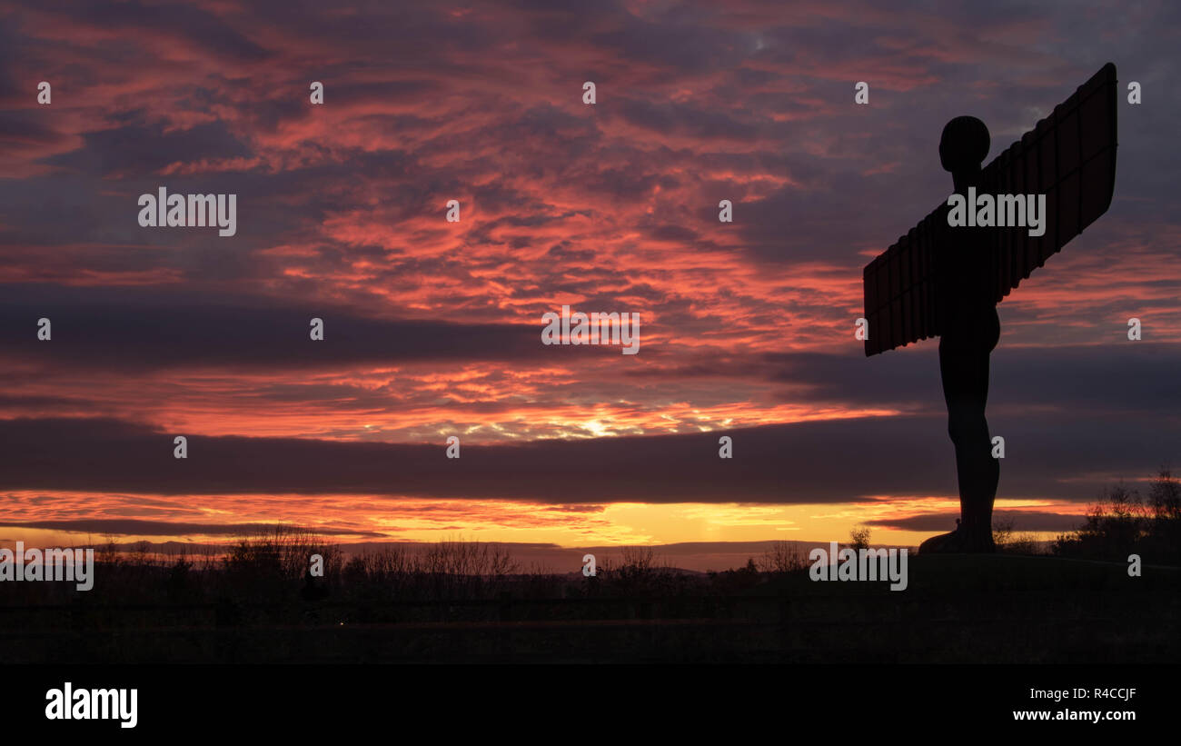 L'ange du nord au coucher du soleil Banque de photographies et d’images ...