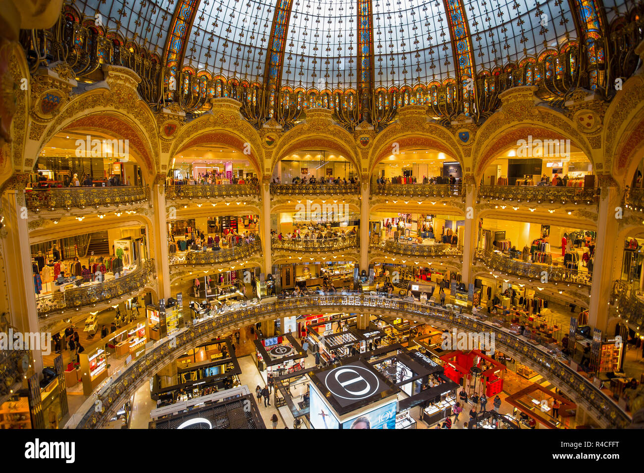 Ceiling galeries lafayette paris france Banque de photographies et d ...