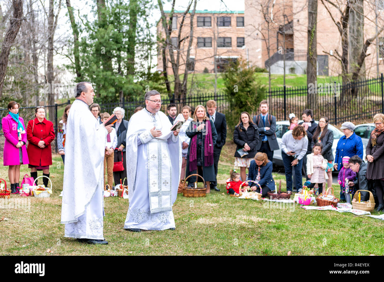Washington DC, USA - 1 Avril 2018 : les gens, les enfants, les prêtres ...