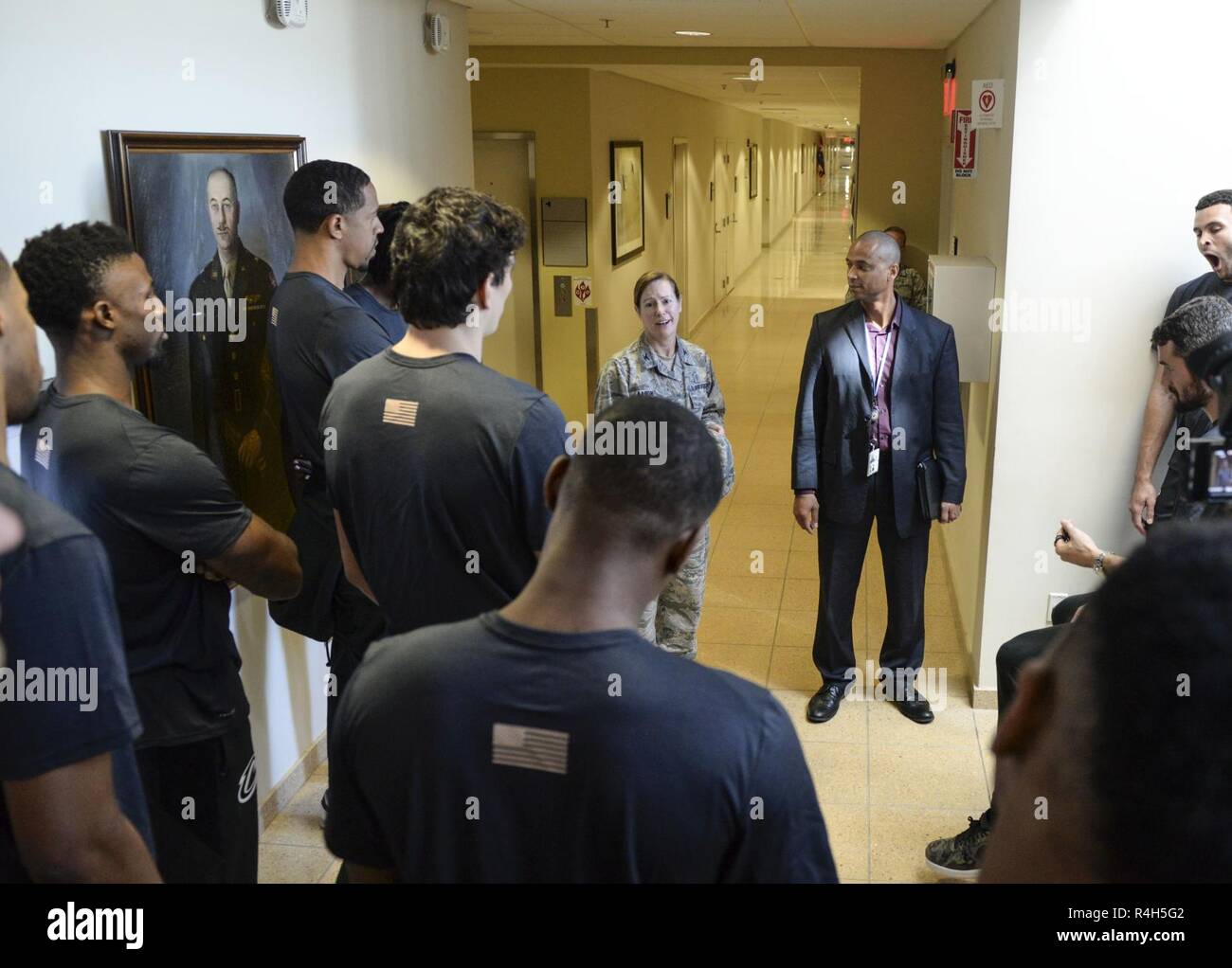 Le colonel Michelle Aaron, 711e aile de la Performance humaine ...