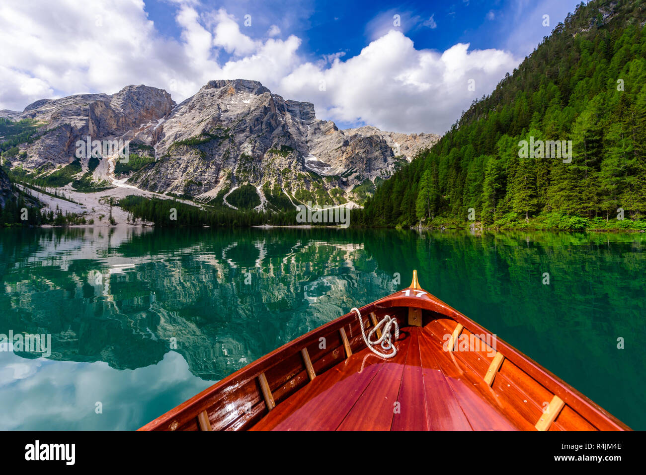 Le lac de Braies (également connu sous le nom de Pragser Wildsee ou ...