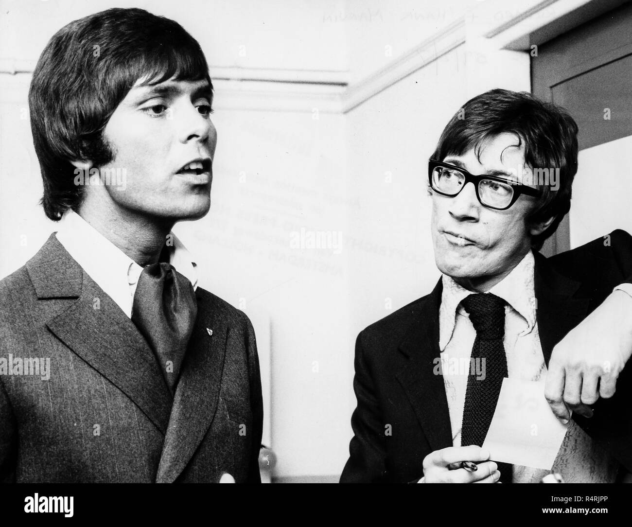 Hank marvin Banque de photographies et d’images à haute résolution - Alamy