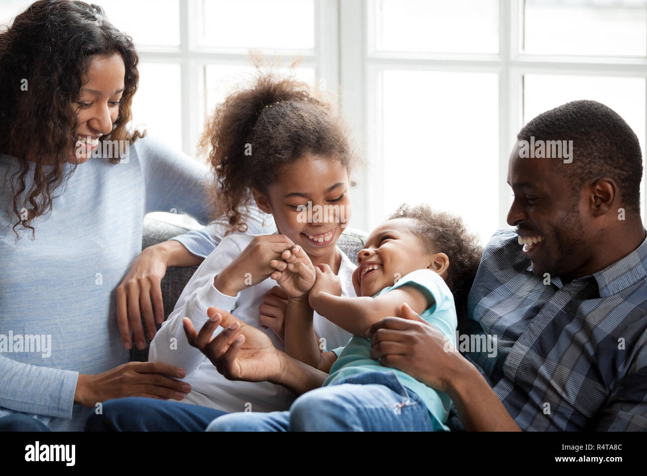 Chatouiller les enfants Banque de photographies et d’images à haute ...