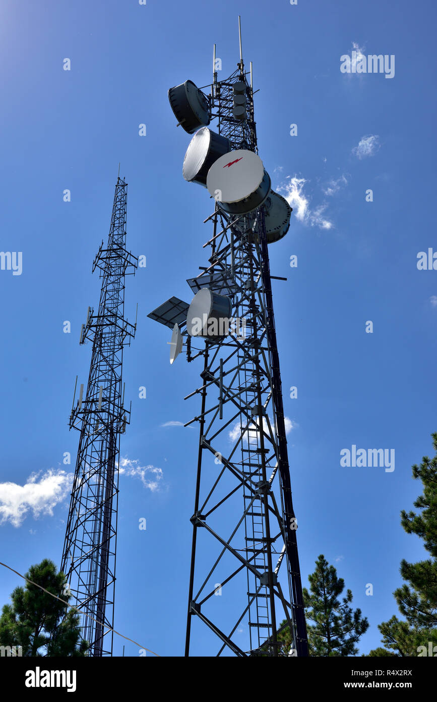 Antennes de transmission micro ondes Banque de photographies et d ...