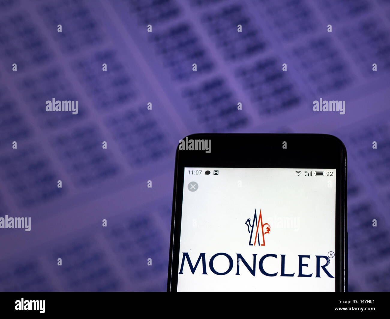 Moncler logo Banque de photographies et d’images à haute résolution - Alamy