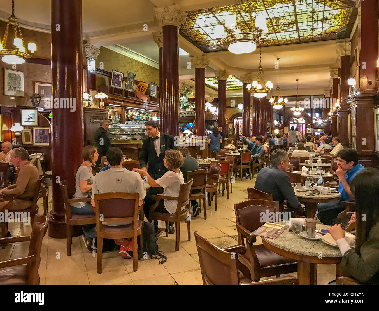 Buenos aires cafe tortoni Banque de photographies et d’images à haute ...