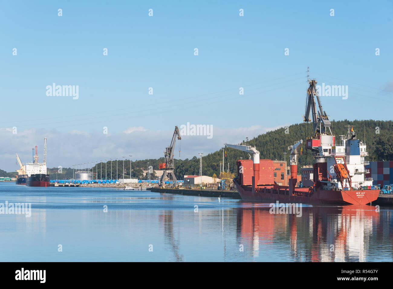 Aviles harbour Banque de photographies et d’images à haute résolution ...