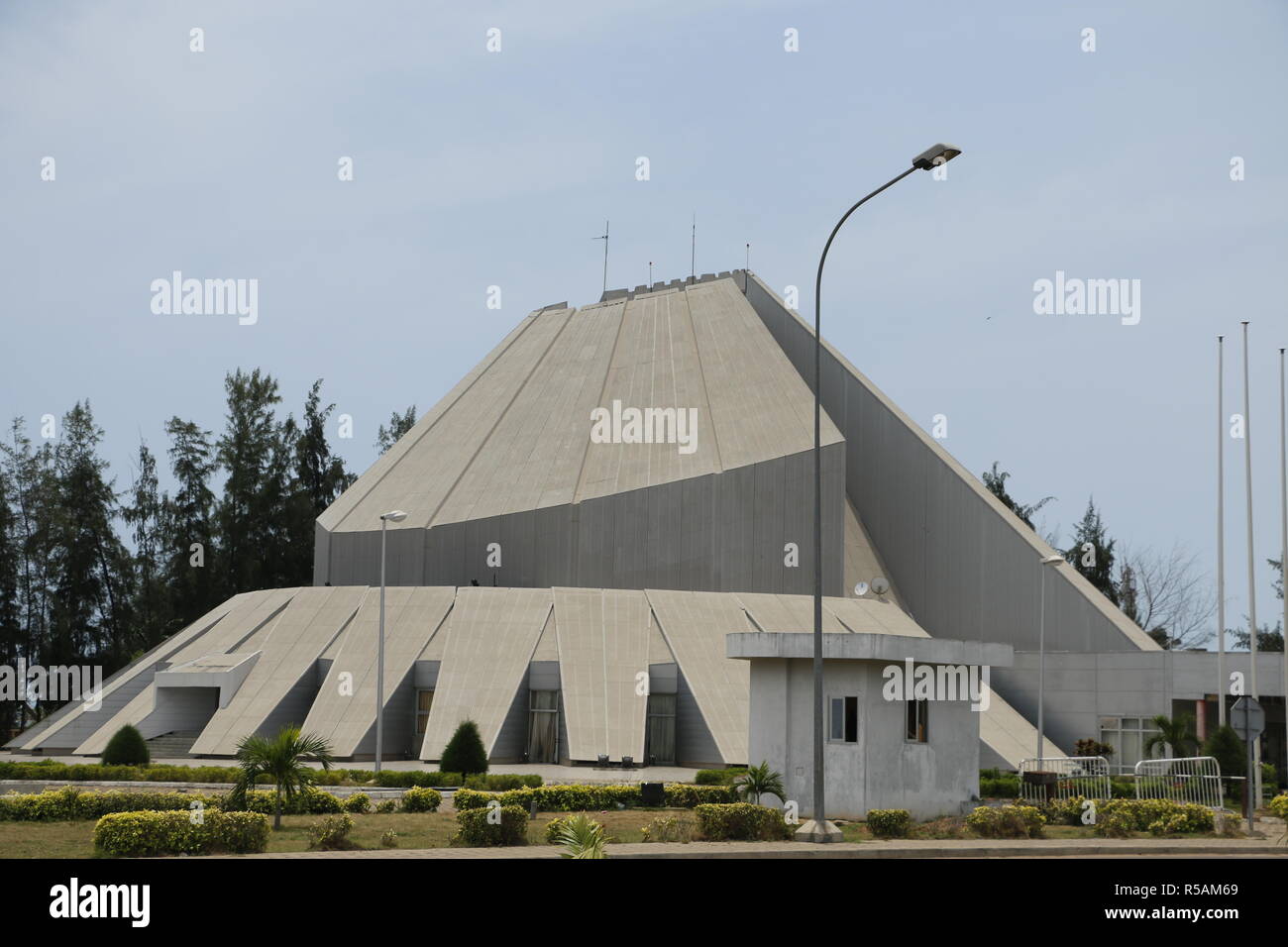 Centre de Conférence à Cotonou, Bénin Photo Stock - Alamy