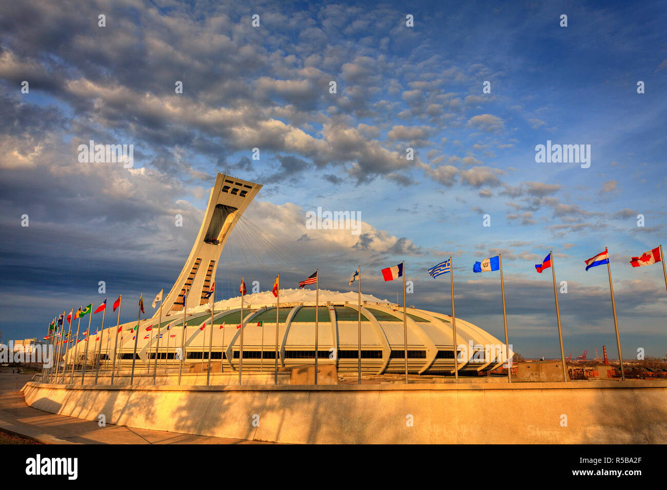 Stade olympique montreal Banque de photographies et d’images à haute ...