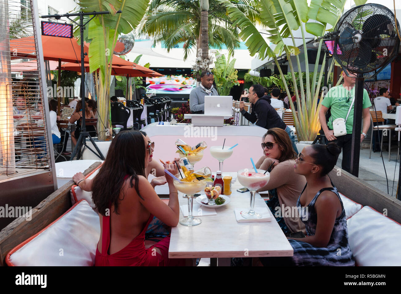 Oceans ten Banque de photographies et d’images à haute résolution - Alamy