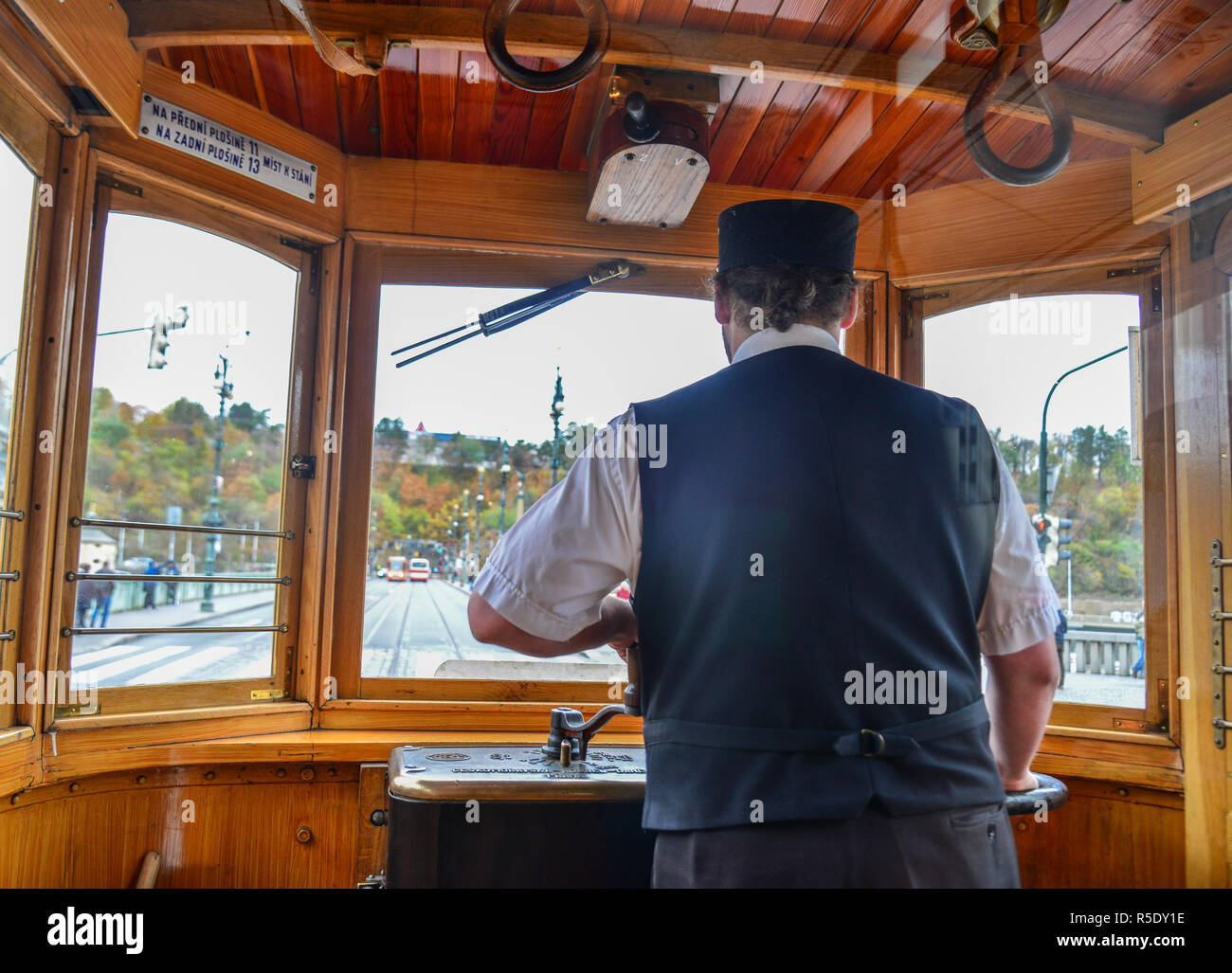 Male tram driver Banque de photographies et d’images à haute résolution ...