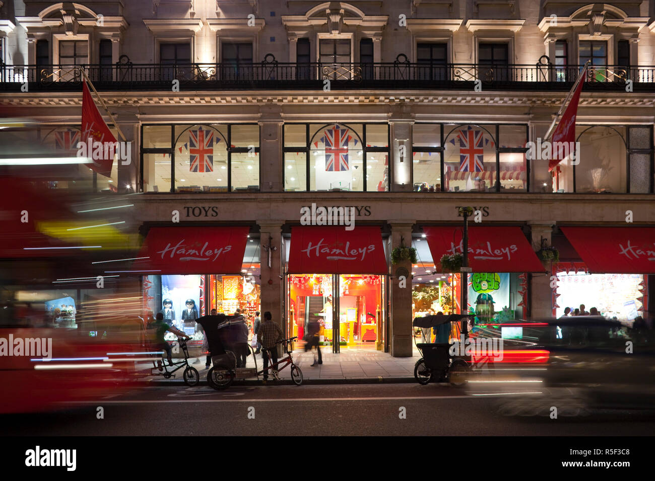 Hamleys of london Banque de photographies et d’images à haute résolution - Alamy