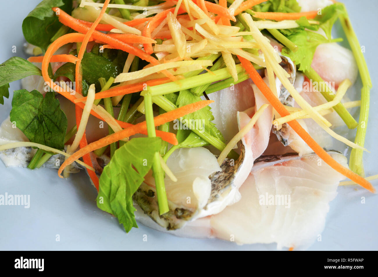 Tilapia cook slice / Filet de poisson cru poisson tilapia frais tranche ...