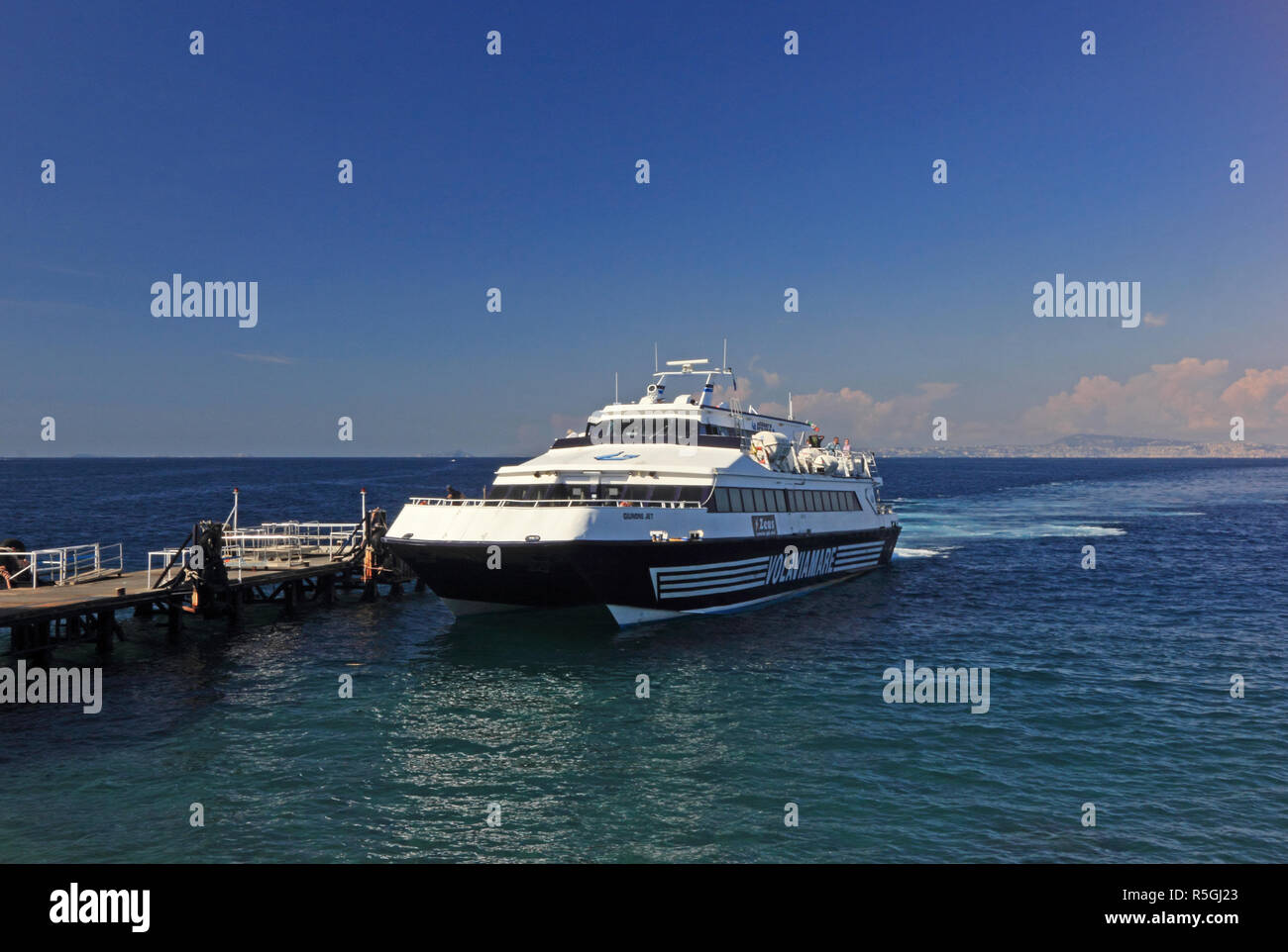 Ferry jet boat Banque de photographies et d’images à haute résolution ...