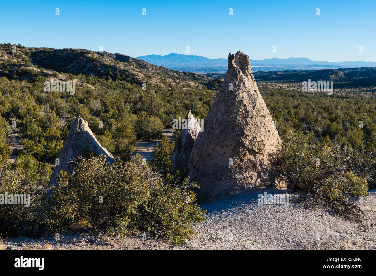Un monument en forme de cone Banque de photographies et d’images à ...