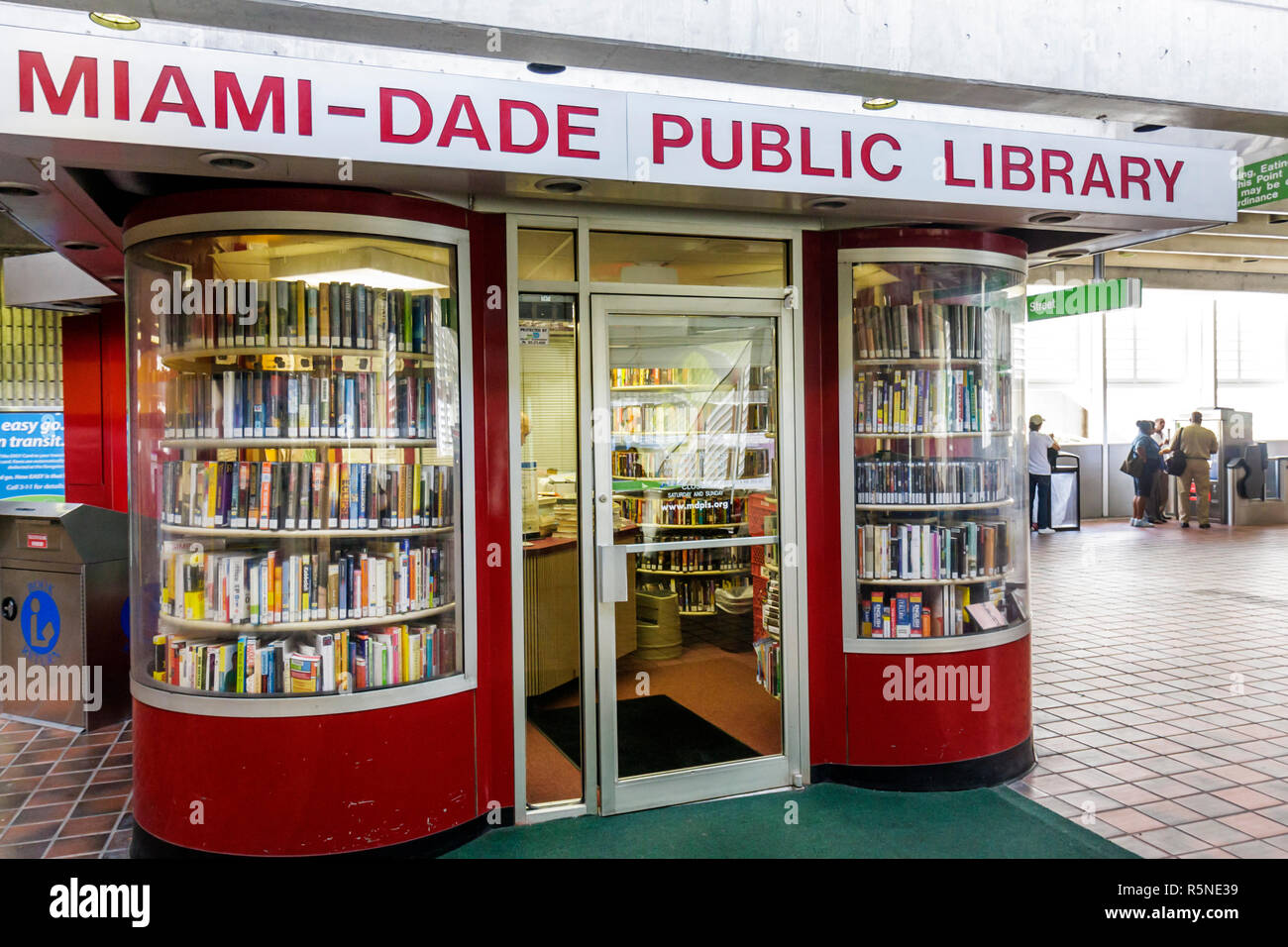 Centre civique miami dade metrorail station Banque de photographies et ...