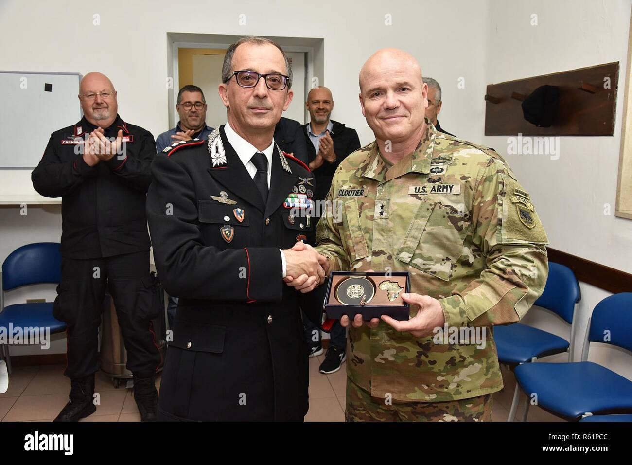 Le major-général Roger L. Cloutier, commandant de l'Afrique de l'armée ...