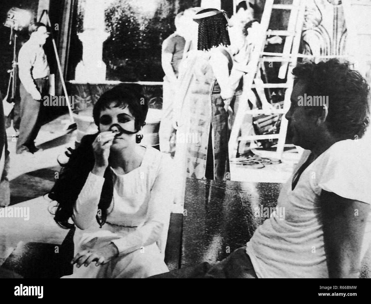 Cleopatra 1963 roddy mcdowall Banque de photographies et d’images à ...