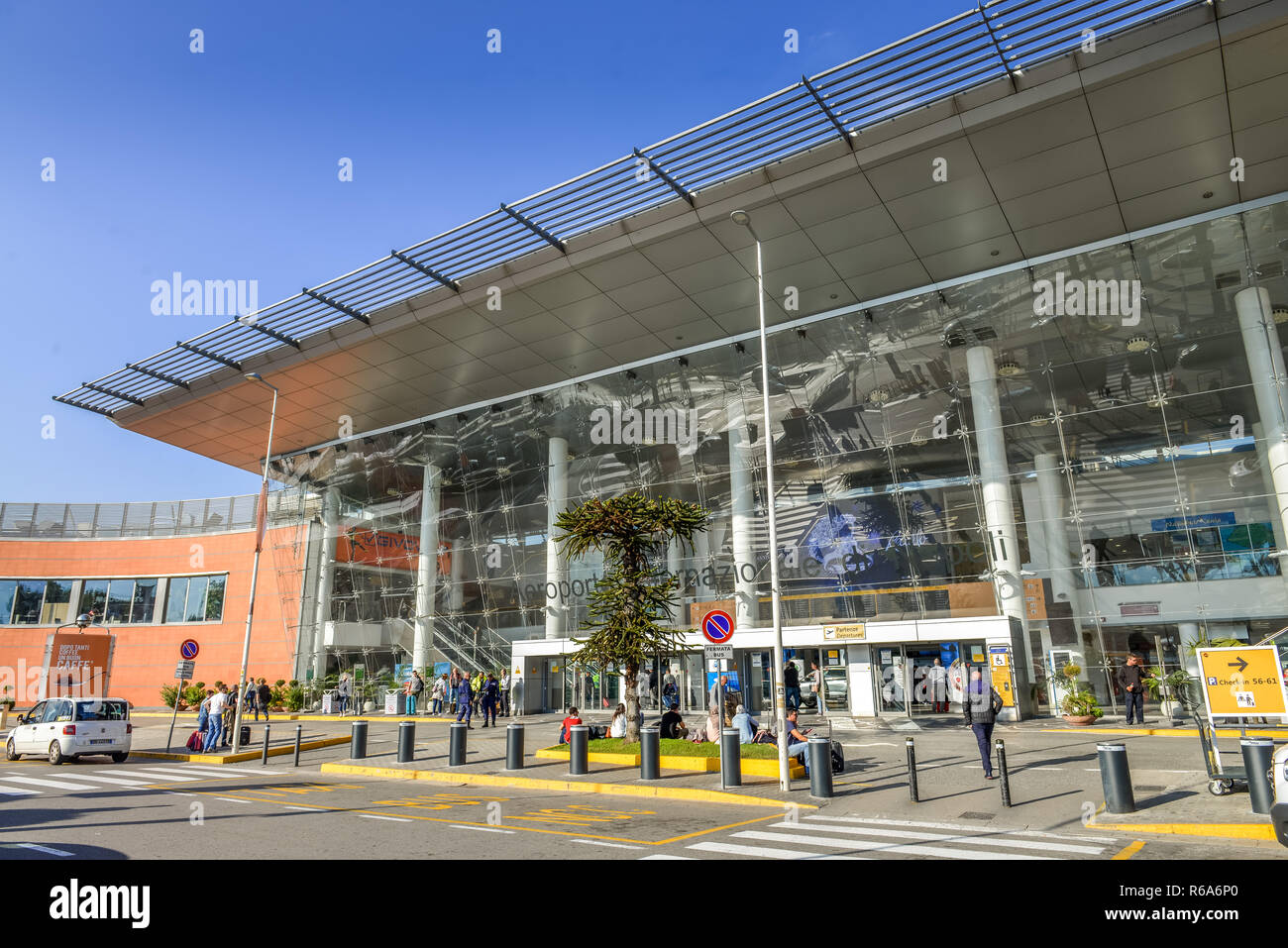 Bâtiment principal, l'aéroport de Capodichino, Naples, Italie ...