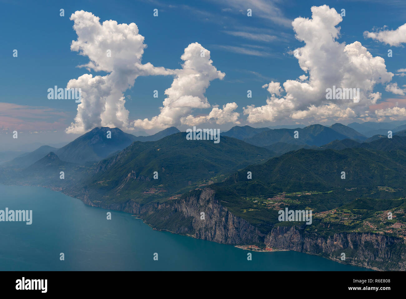 Massif du monte baldo Banque de photographies et d’images à haute ...