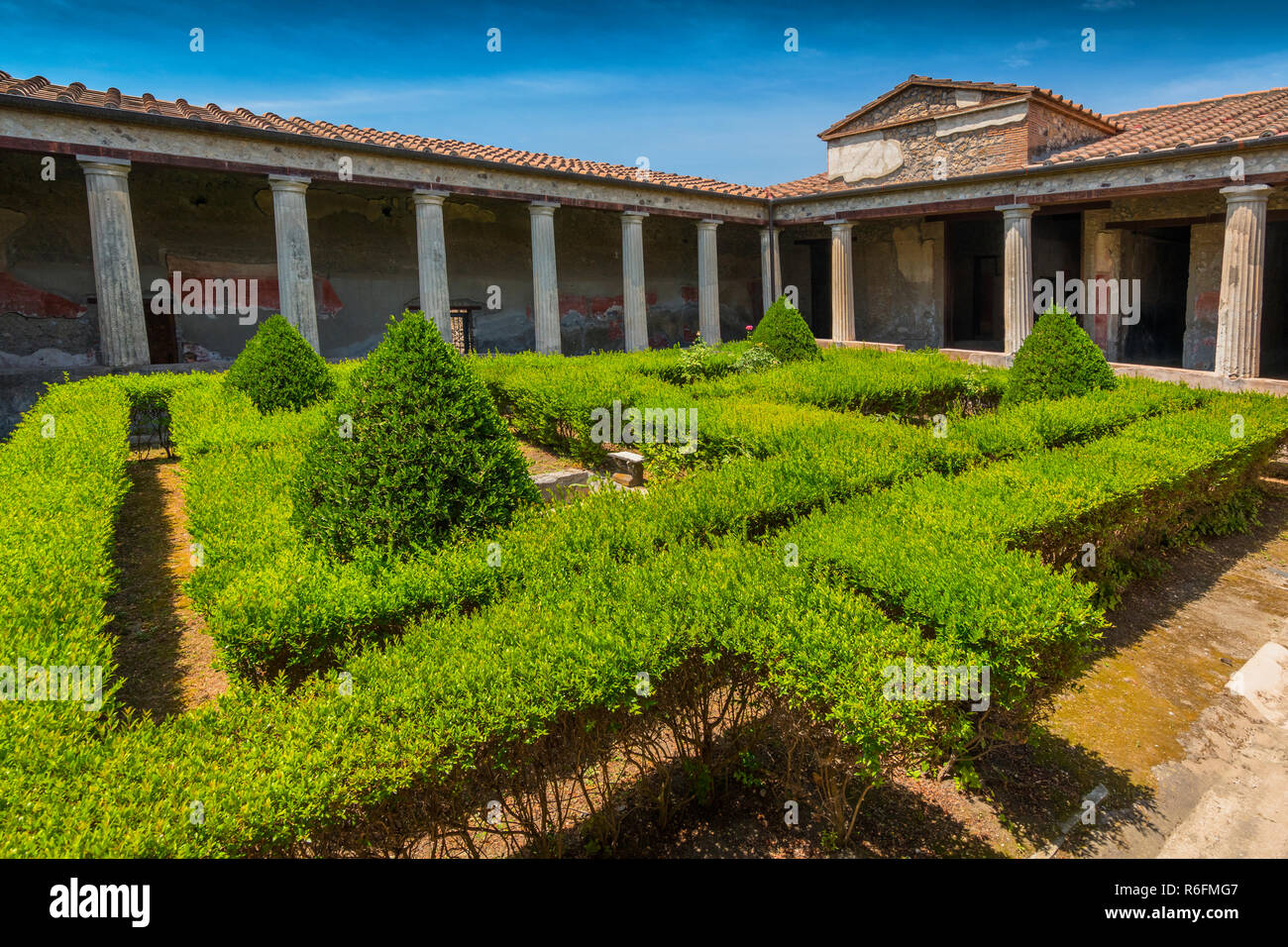 Le péristyle (jardin) de la Casa Del Menandro (Maison de Ménandre) une ... Le péristyle (jardin) de la Casa Del Menandro (Maison de Ménandre) une ...