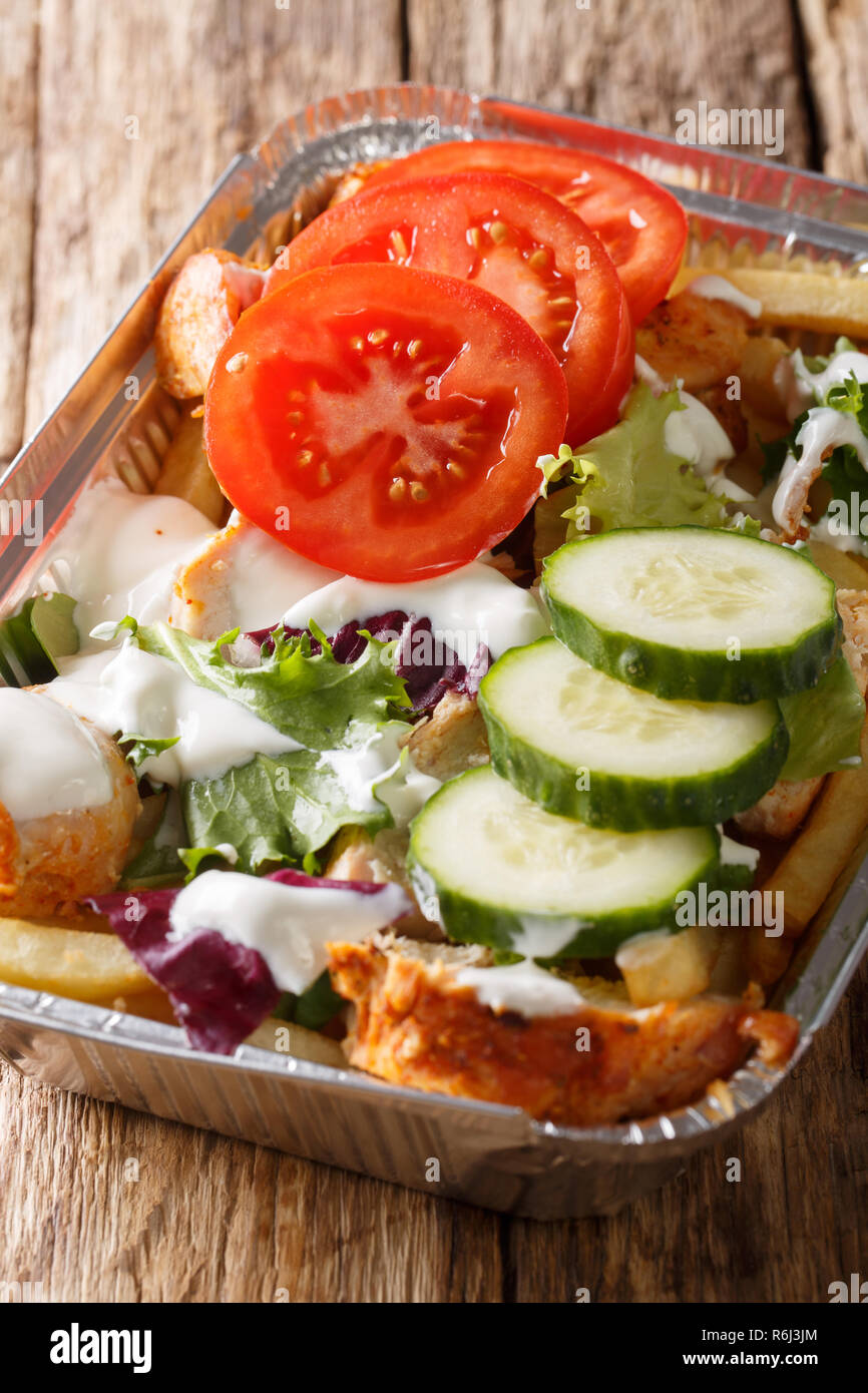 Kapsalon depuis les Pays-Bas : frites garnies de viande shawarma ...