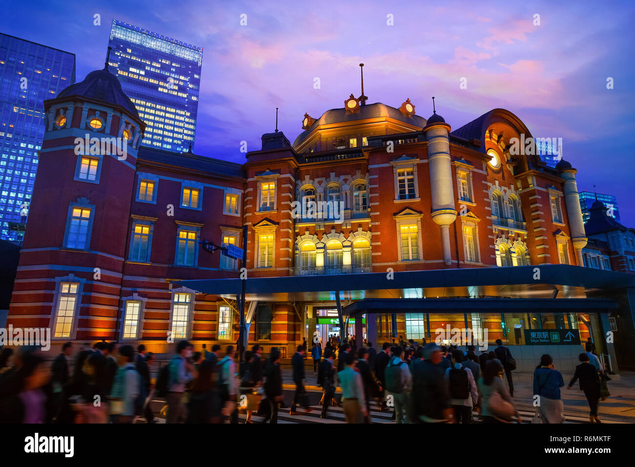 La gare de Tokyo à Tokyo, Japon, Tokyo, Japon - 27 Avril 2018 : La gare ...