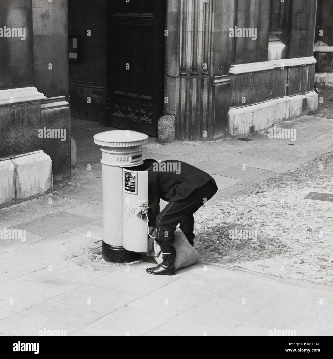 Postman 1950s Banque de photographies et d’images à haute résolution ...