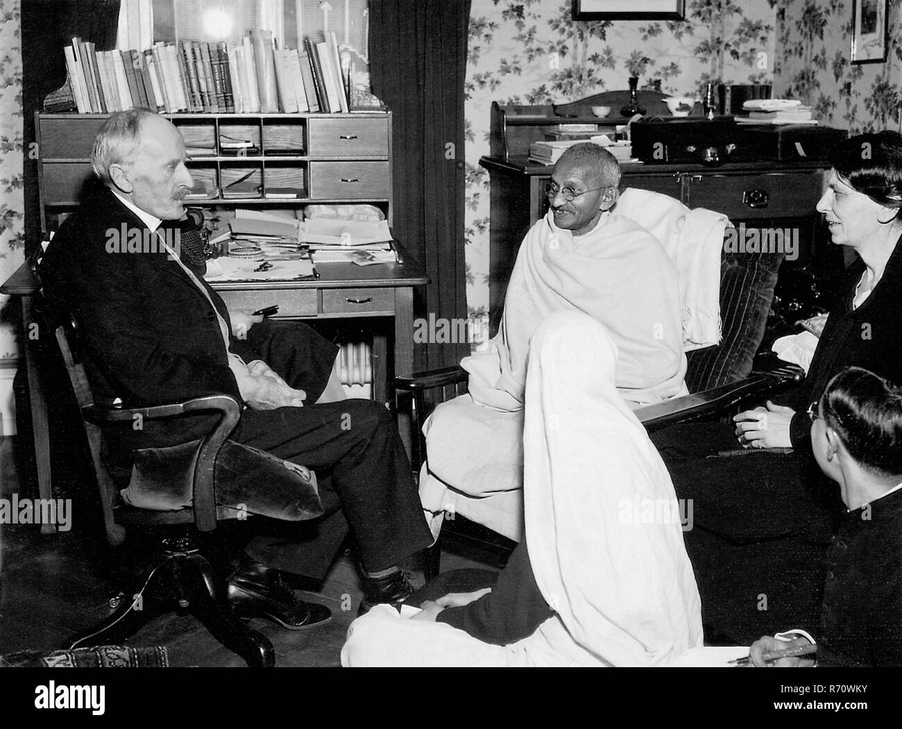 Mahatma Gandhi avec l'écrivain et poète français Romain Rolland à ...