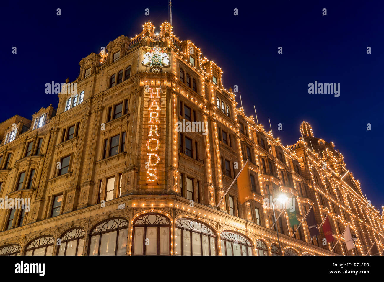 Harrods la nuit Banque de photographies et d’images à haute résolution ...