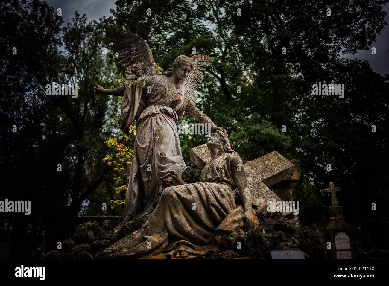 Sculpture de jésus christ sur la croix Banque de photographies et d’images à haute résolution ...
