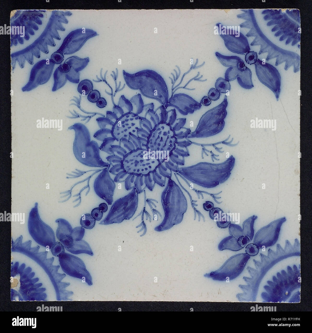 Tuile d'ornement, fleurs, feuilles de travail, motif d'angle quart ...