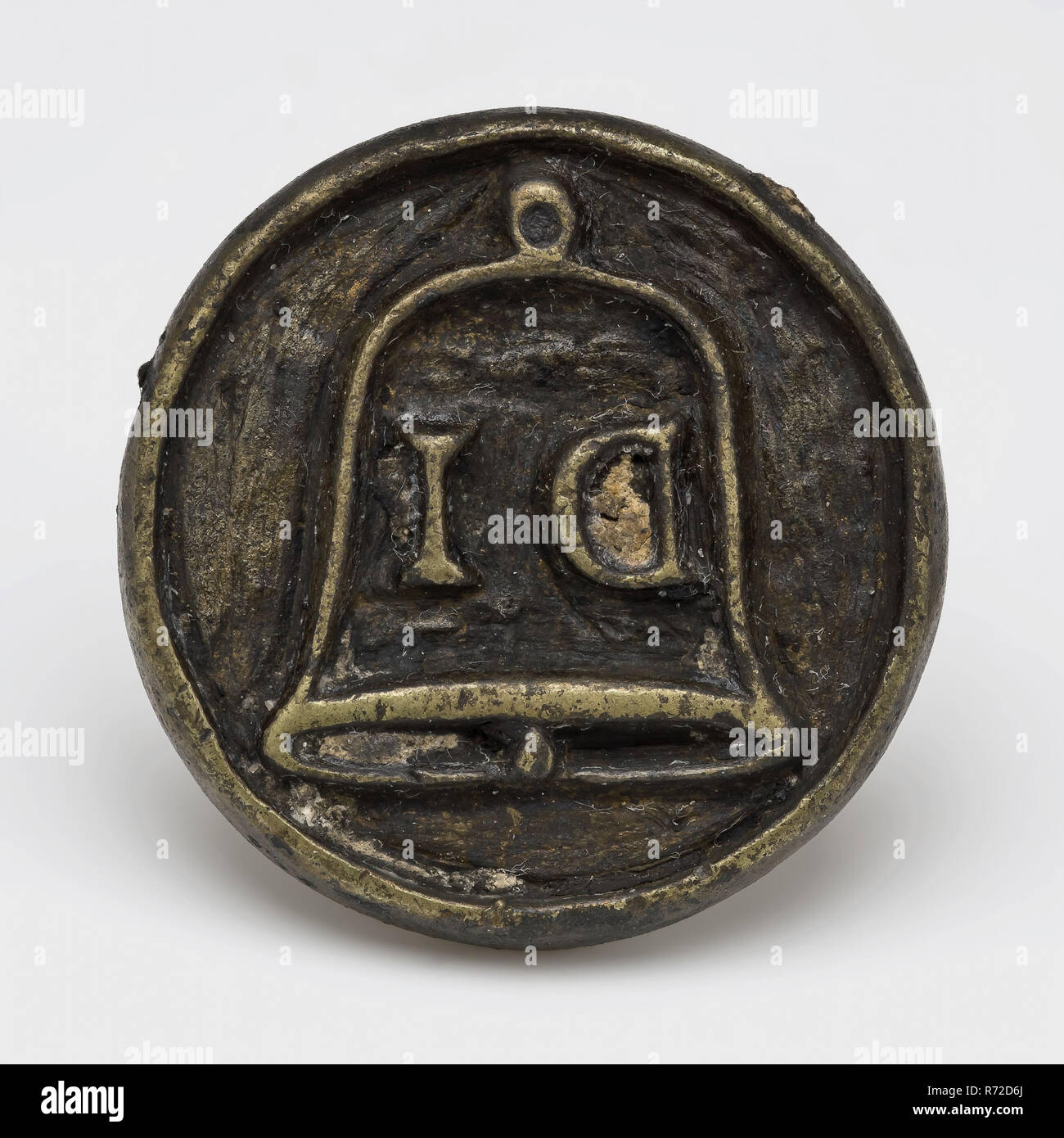 Timbre joint en laiton avec image bell (réveil) où les lettres D I, le ...