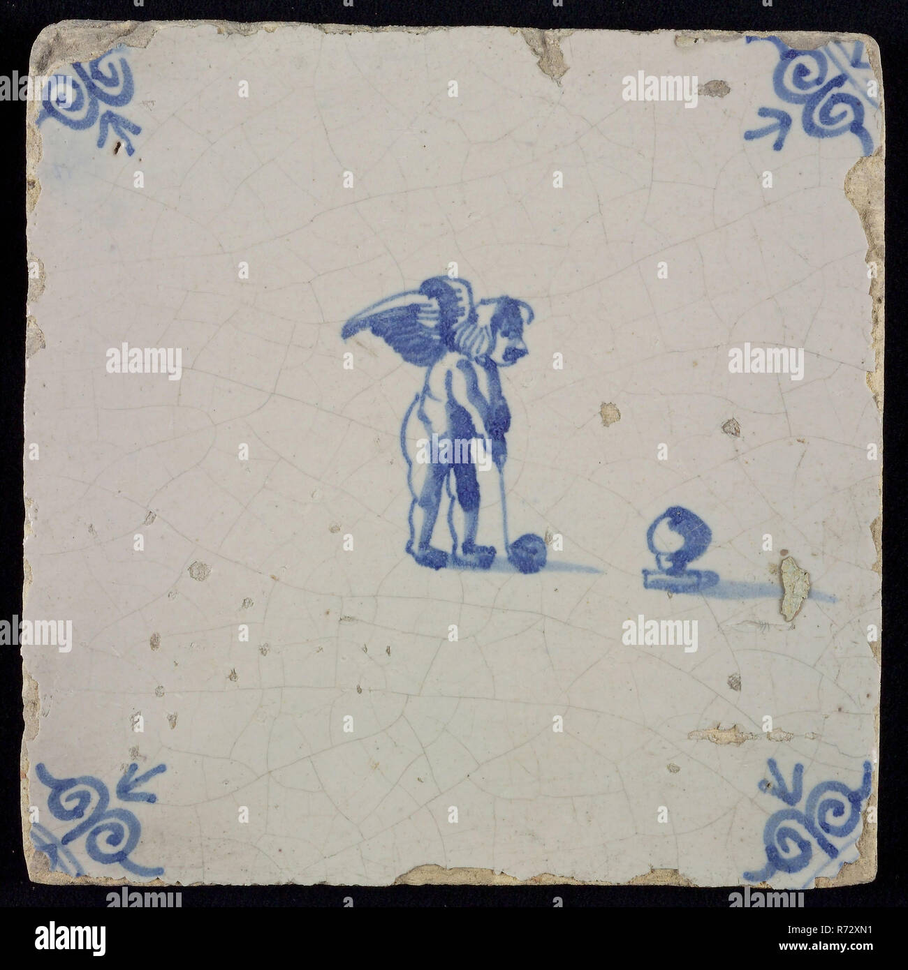 Céramique blanche avec motif bleu putto ; corner ox, tête en céramique ...