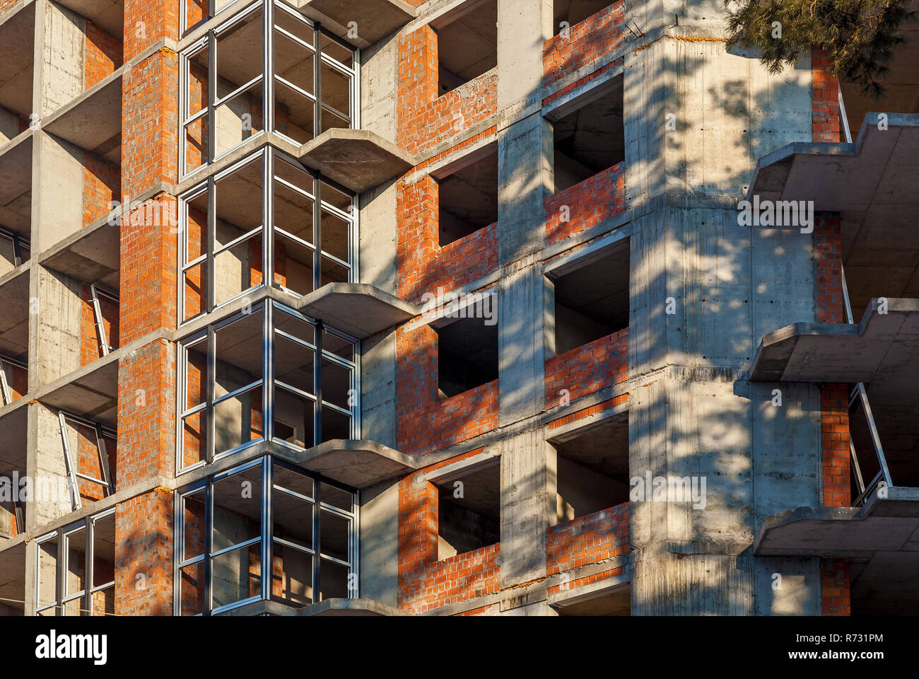 Maison en brique d'une brique rouge, zone de construction construction ...