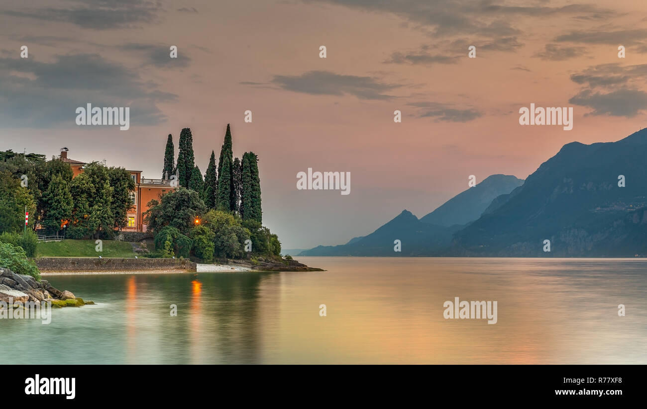 Soirée paisible Banque de photographies et d’images à haute résolution - Alamy