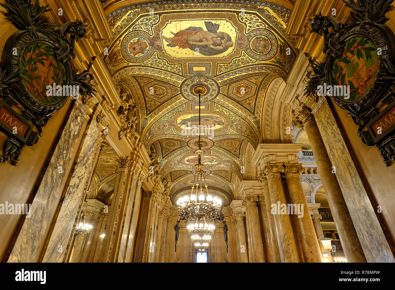 Opera garnier ceiling Banque de photographies et d’images à haute ...