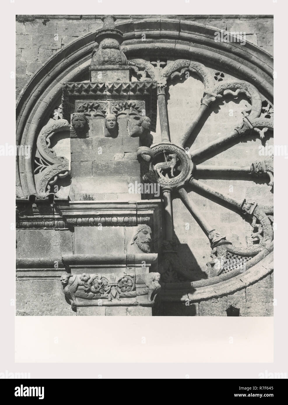 Frises gothiques Banque de photographies et d’images à haute résolution ...