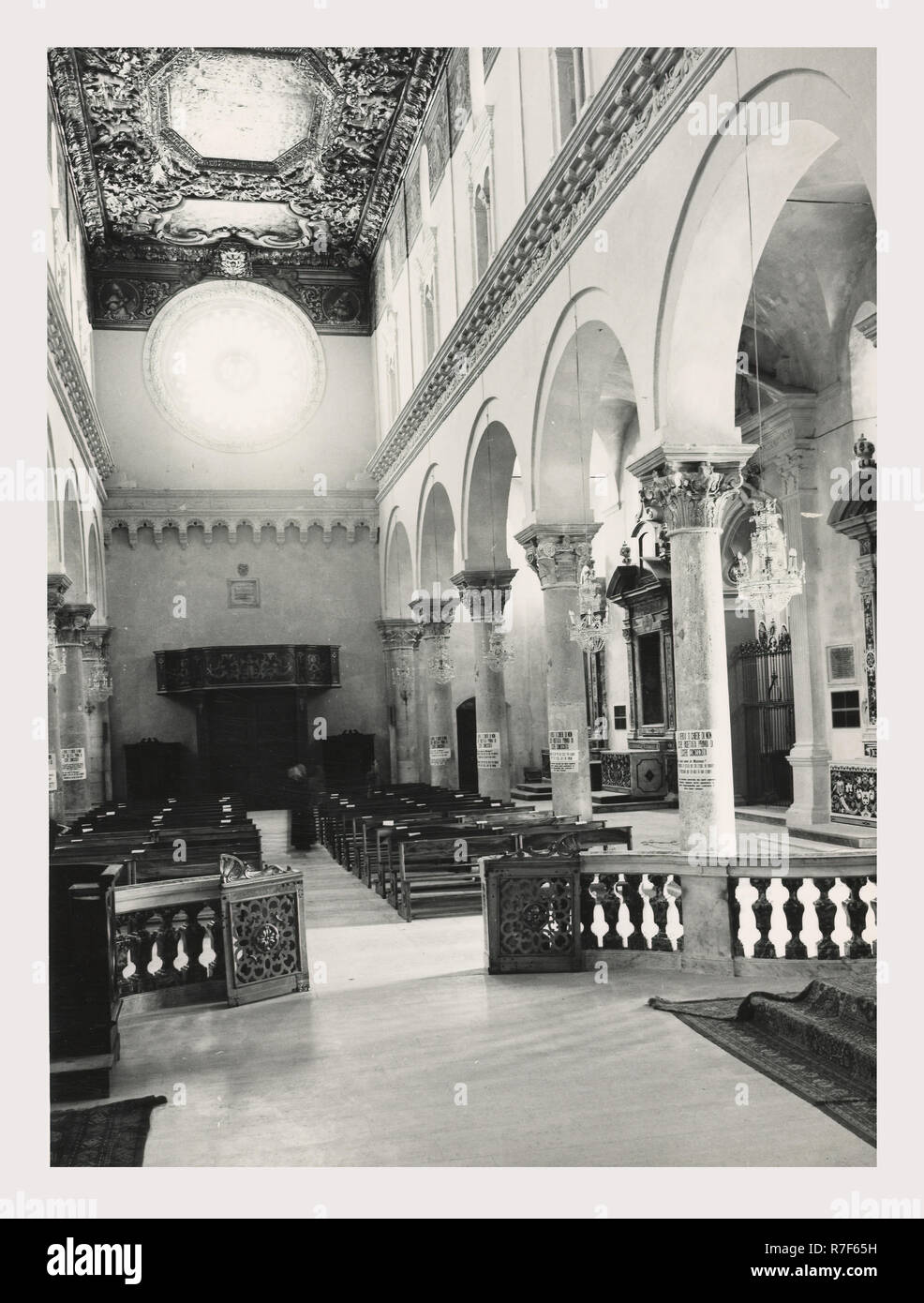 Frises gothiques Banque de photographies et d’images à haute résolution ...