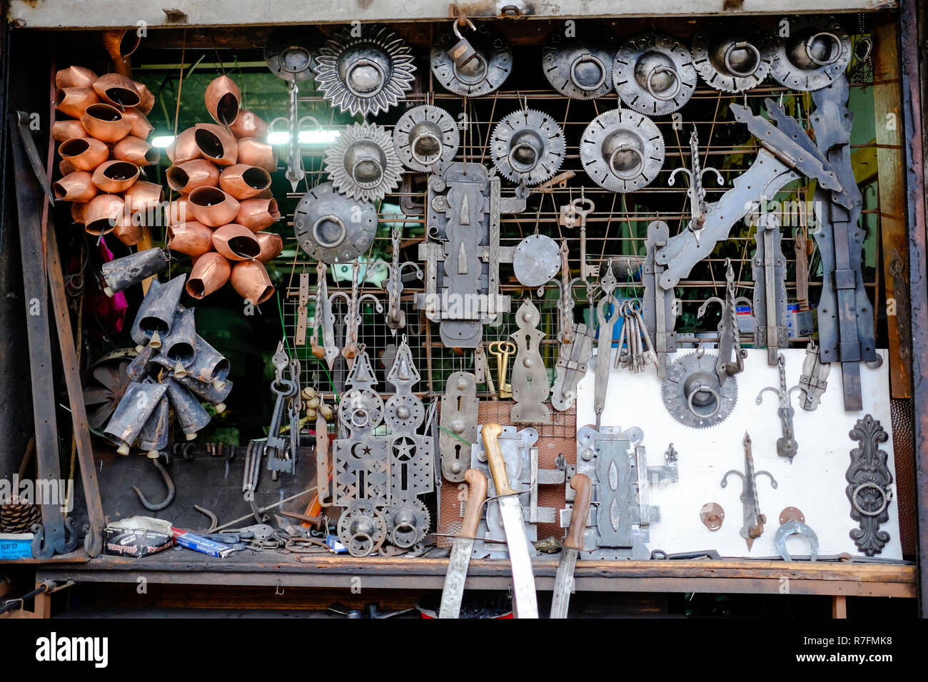 Forgeron de cuivre Banque de photographies et d’images à haute ...