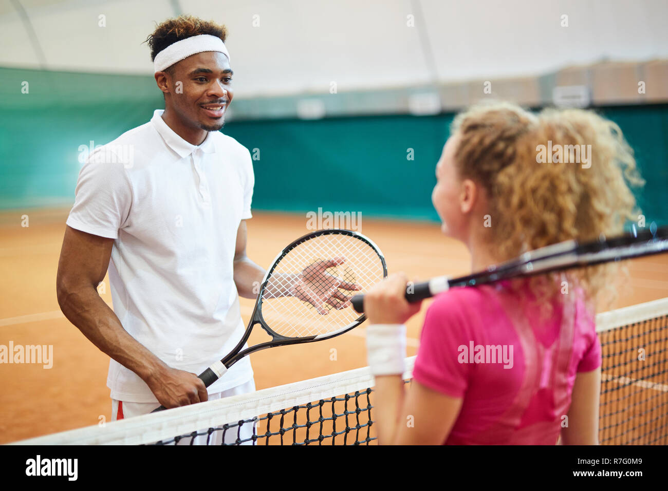 Bonhomme qui joue au tennis Banque de photographies et d’images à haute ...