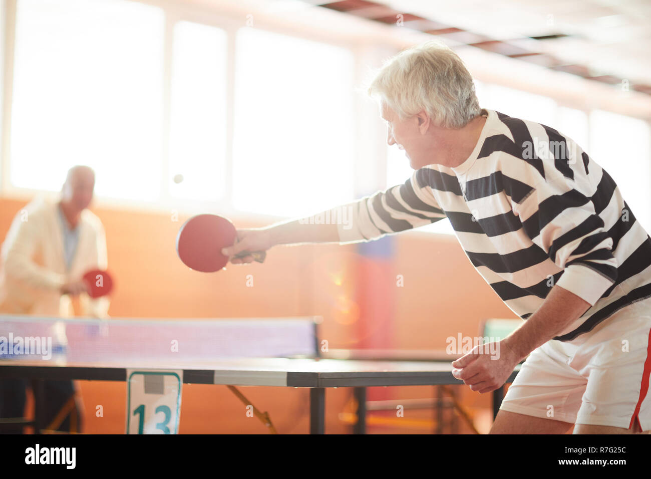 Ping pong senior Banque de photographies et d’images à haute résolution ...