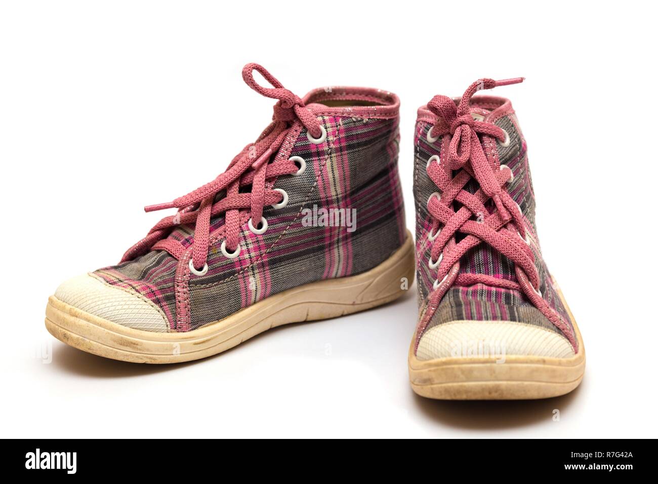 Pied deux enfants Banque d'images détourées - Alamy