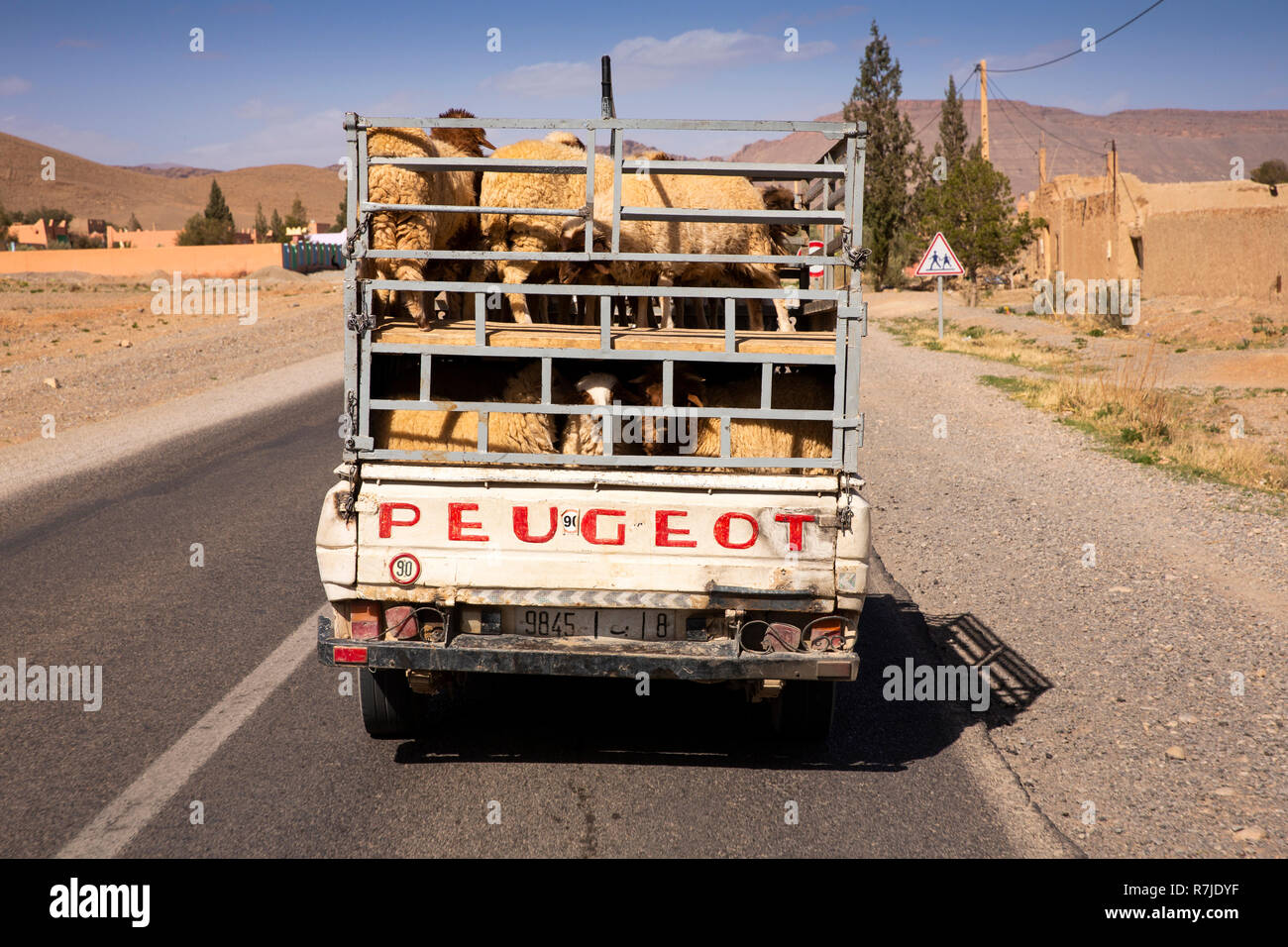 Camionnette peugeot Banque de photographies et d’images à haute ...