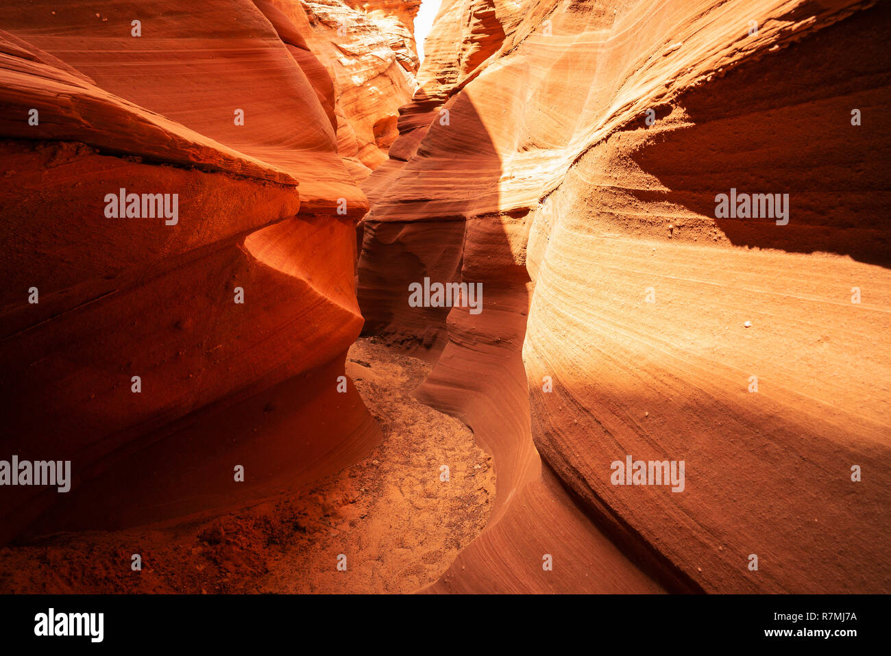 Canyon Waterhole - un slot canyon causés par les crues éclair, coupant ...