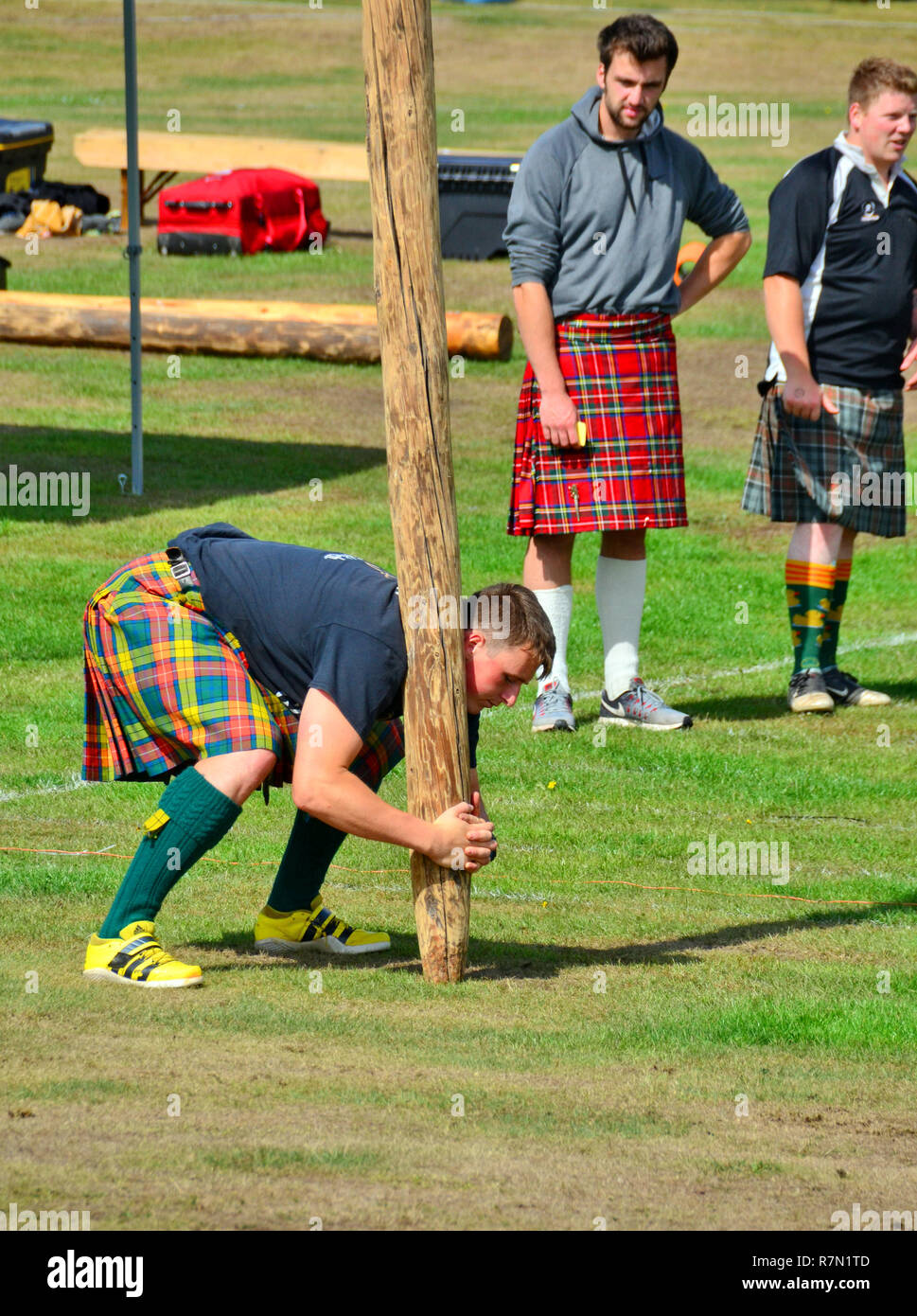 Caber toss Banque de photographies et d’images à haute résolution - Alamy