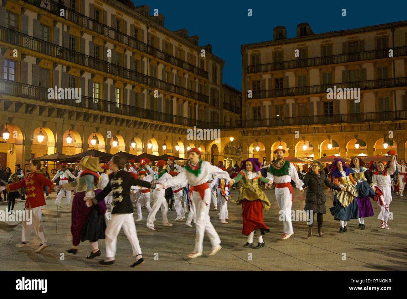 Basque people traditional dress Banque de photographies et d’images à ...