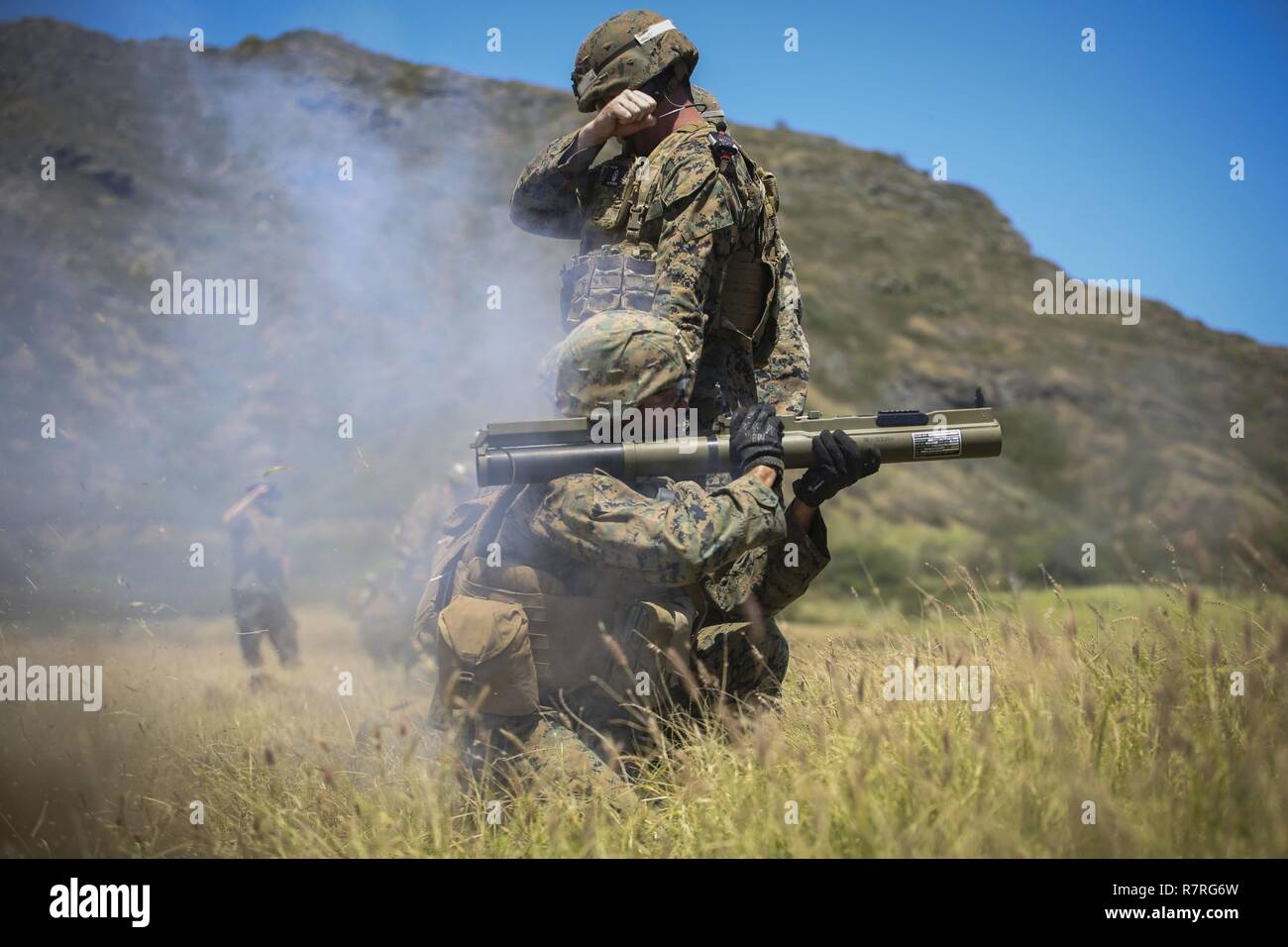 MARINE CORPS BASE HAWAII - lance le Cpl. Ricky Brady, un carabinier ...