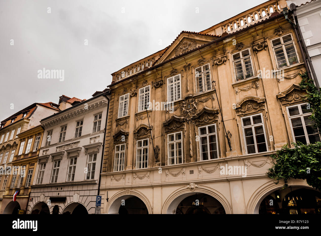 Nerudova street mala strana Banque de photographies et d’images à haute ...